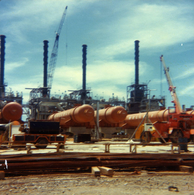 Colour photographs of construction of Synfuel plant, Motunui - Puke Ariki