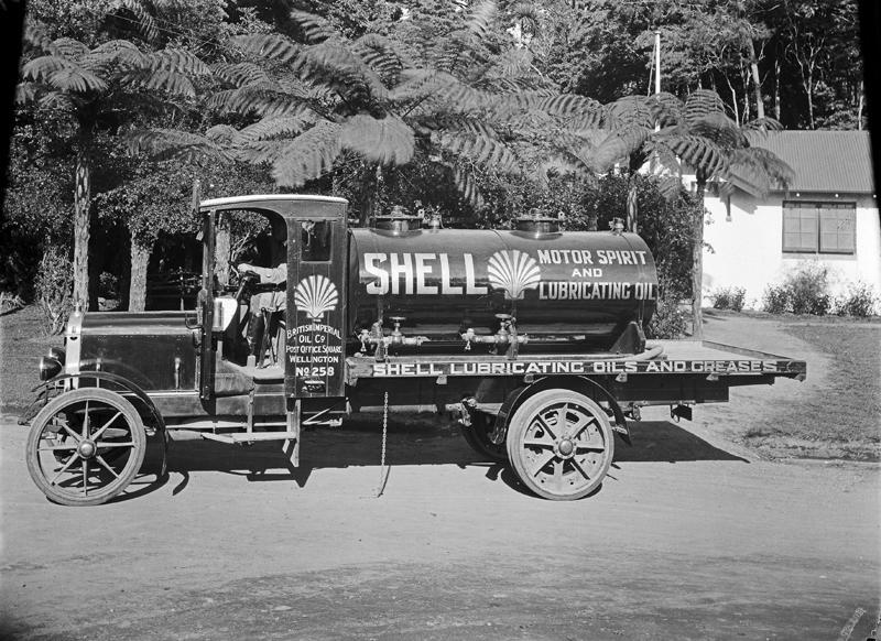 Shell Oil, Truck - Puke Ariki