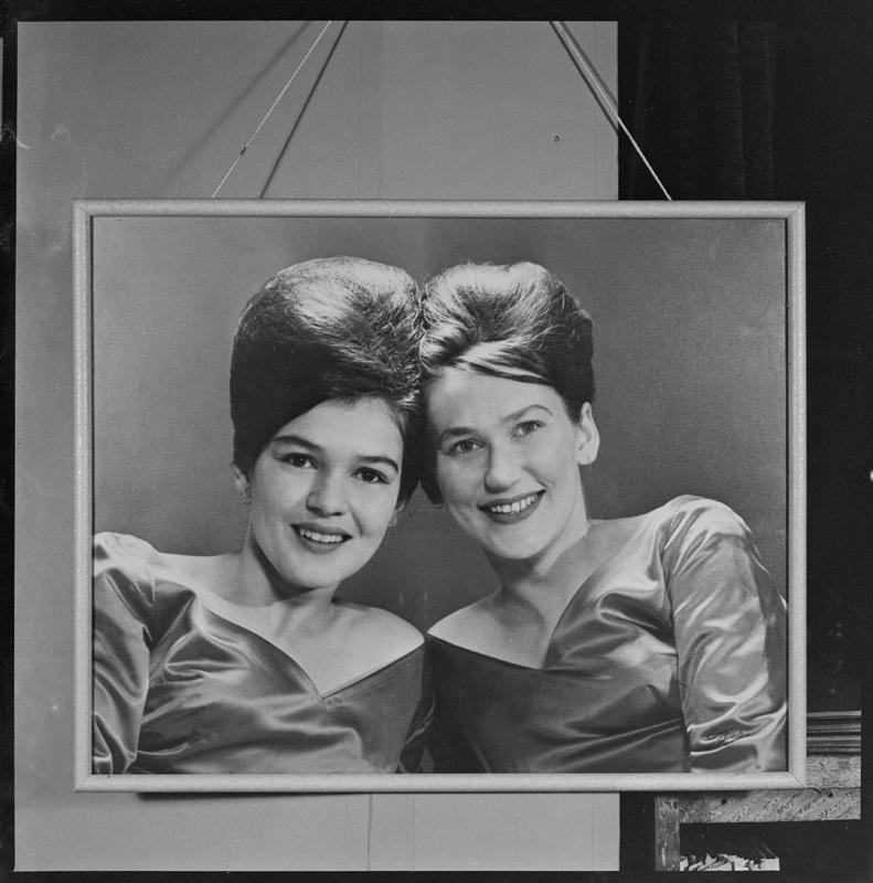 Raina and Rae Lambert - Puke Ariki