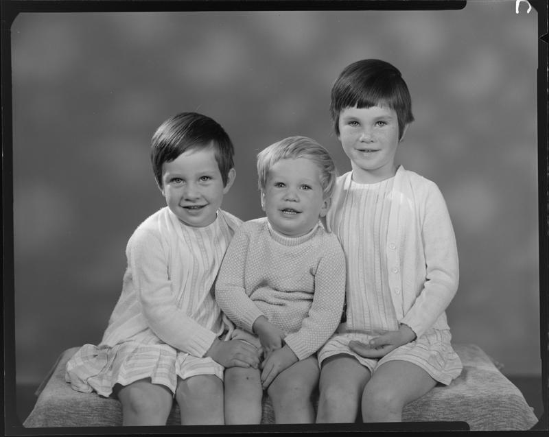 Noonan, Family Group - Puke Ariki