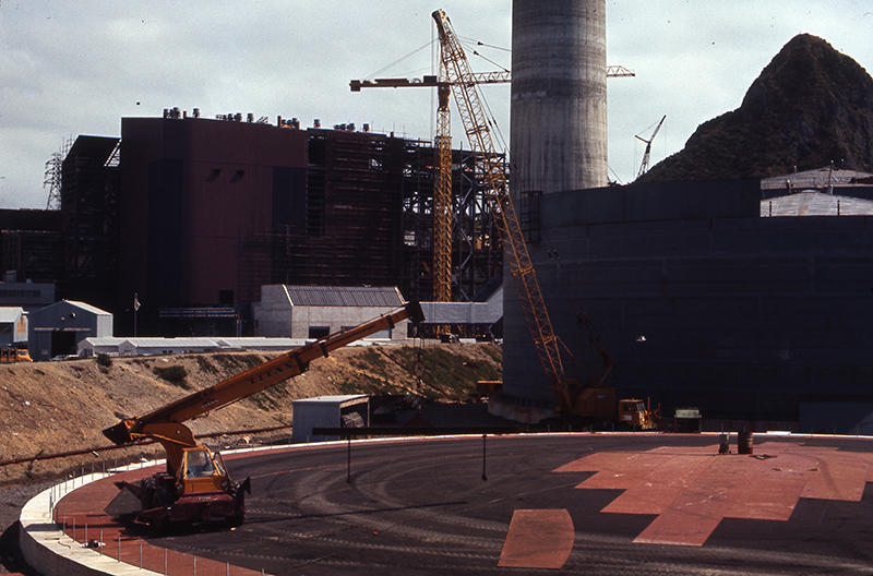 New Plymouth Power Station construction, base of fuel oil tank 3 - Puke ...