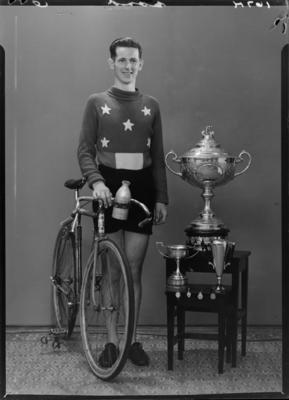 Douglas Bond, Cyclist - Puke Ariki