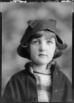 Howell, Young Girl - Puke Ariki