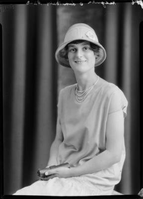 Hedgeman, Woman - Puke Ariki