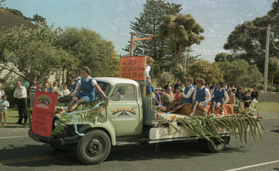 Warea School Centenary, Parade - Puke Ariki
