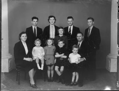 Butler, Family Group - Puke Ariki