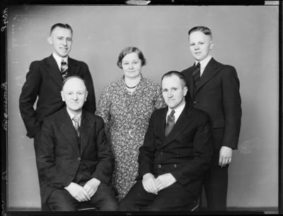 Remington, Family Group - Puke Ariki