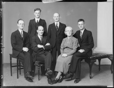 Huggard, Family Group - Puke Ariki