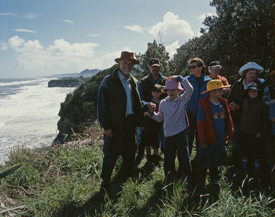 Tongaporutu Coastline - Urenui School pupils, Rapanui, 4 November 2003 ...