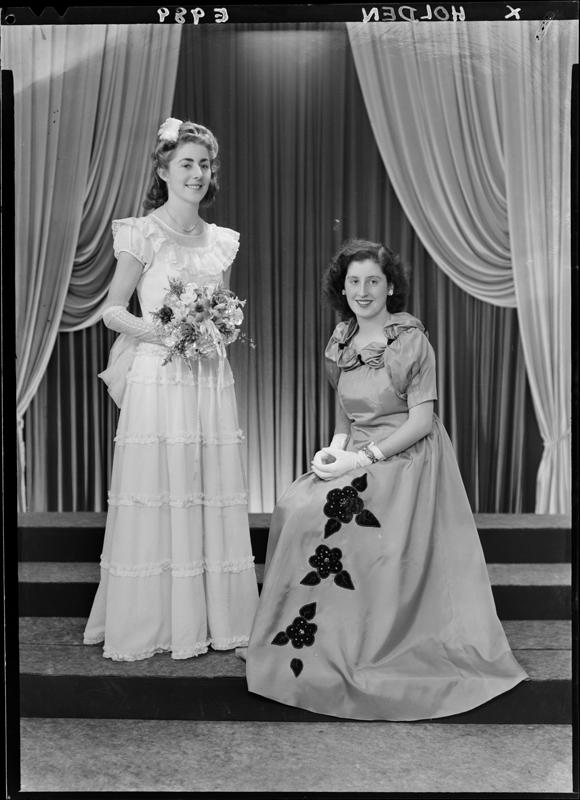 Josephine Holden and Verna McDonnell, Debutantes - Puke Ariki