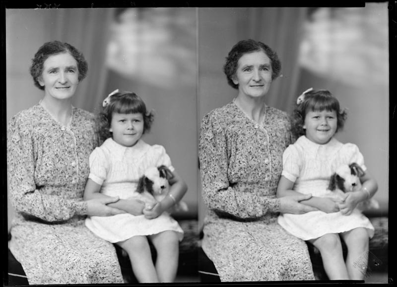 Mischewski, Woman and child - Puke Ariki