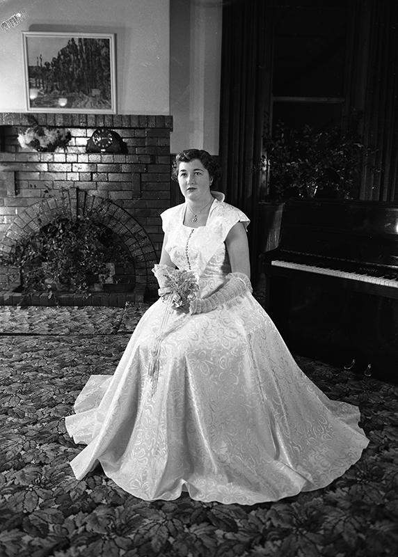 Nina Atkinson, Debutante - Puke Ariki