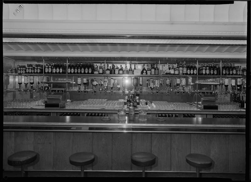 Criterion Hotel, Elizabethan Bar - Puke Ariki