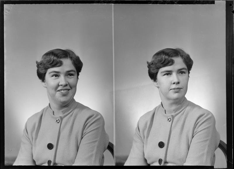 Gate, Woman - Puke Ariki