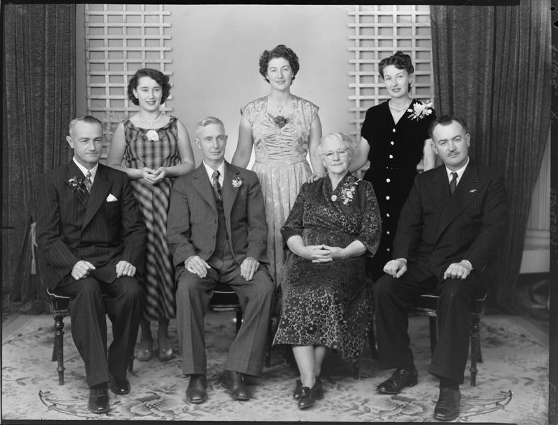 Stanton, Family Group - Puke Ariki