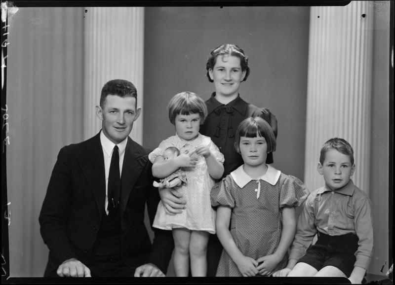 Jim and Eileen and Shirley, Pat and Stan Sole - Puke Ariki