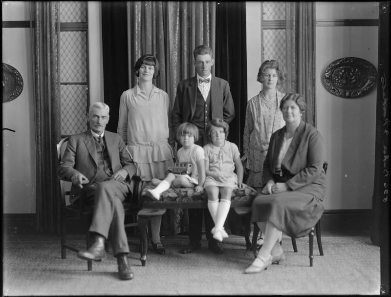 Baker, Family Group - Puke Ariki