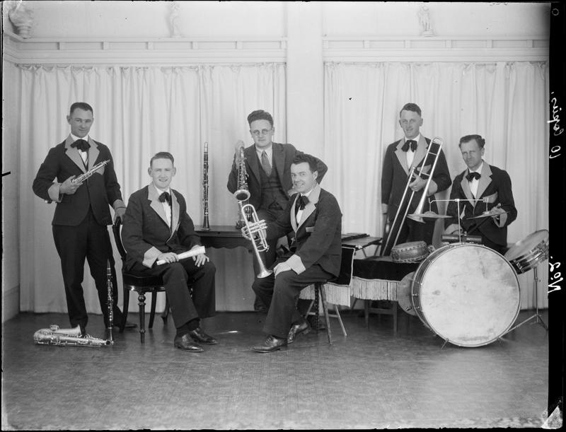 Laurie Davis, Band - Puke Ariki