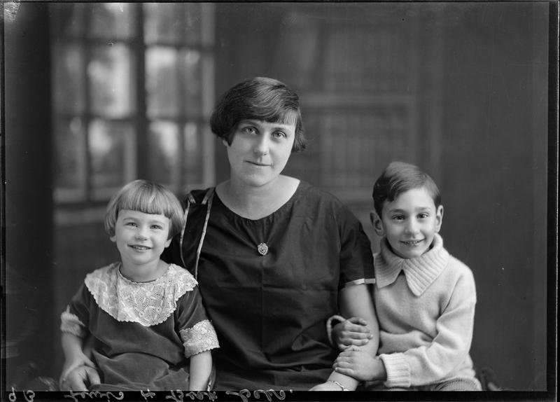 Joan, Winifred & Anthony Lewis - Puke Ariki