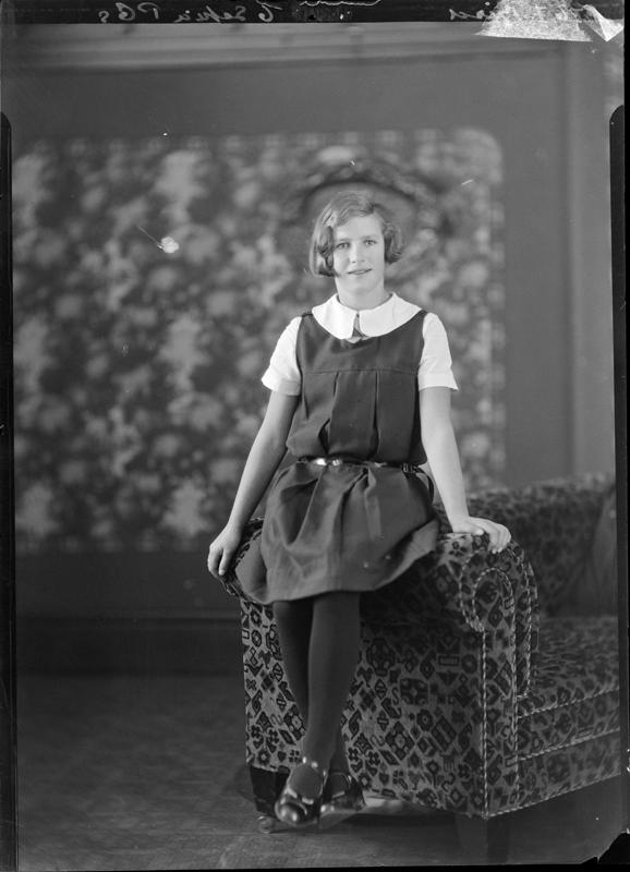 Bird, Woman - Puke Ariki