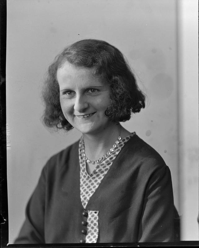 Crawshaw, Woman - Puke Ariki