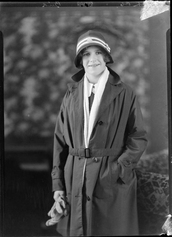 Bird, Woman - Puke Ariki