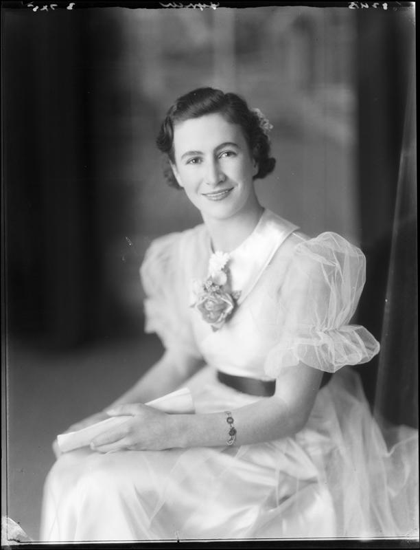 Lynch, Woman - Puke Ariki