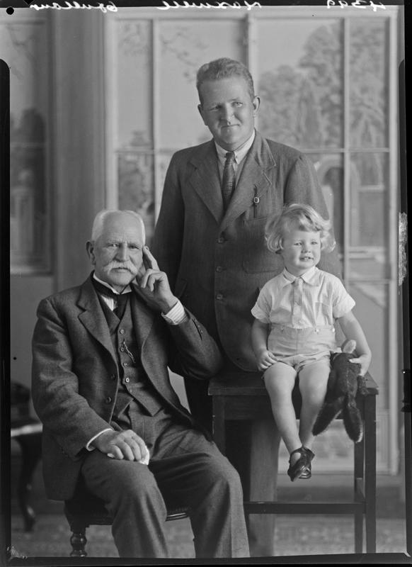 Maxwell, Men & Infant - Puke Ariki