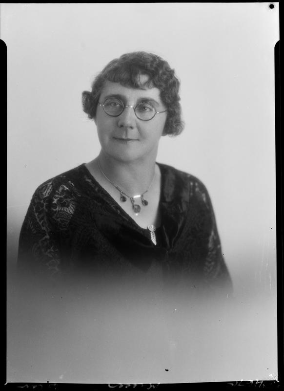 Miller, Woman - Puke Ariki