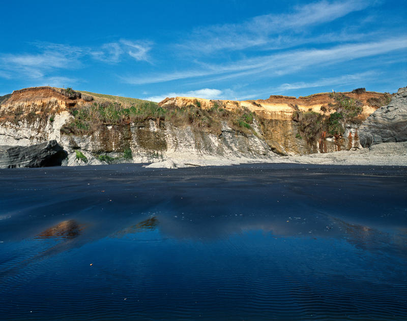 Tongaporutu Coastline - cliff sequencing, Te Kawau pa, 8 March 2004 ...