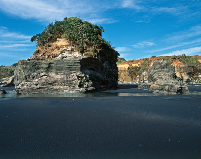 Tongaporutu Coastline - cliff sequencing, Te Kawau pa, 8 March 2004 ...