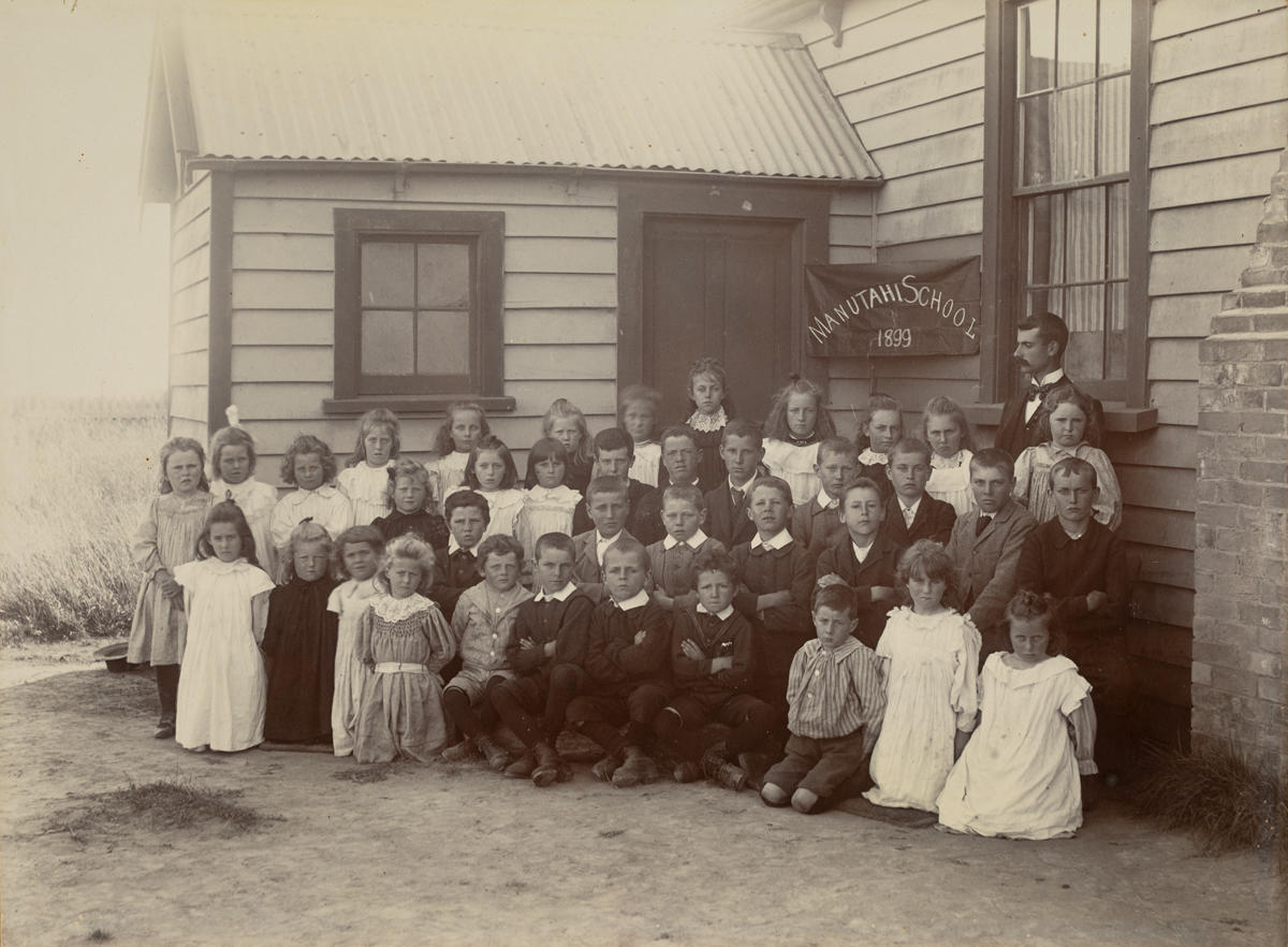 Manutahi School group - Puke Ariki