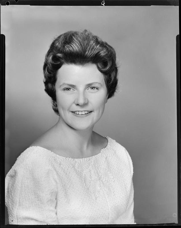 Bird, Woman - Puke Ariki