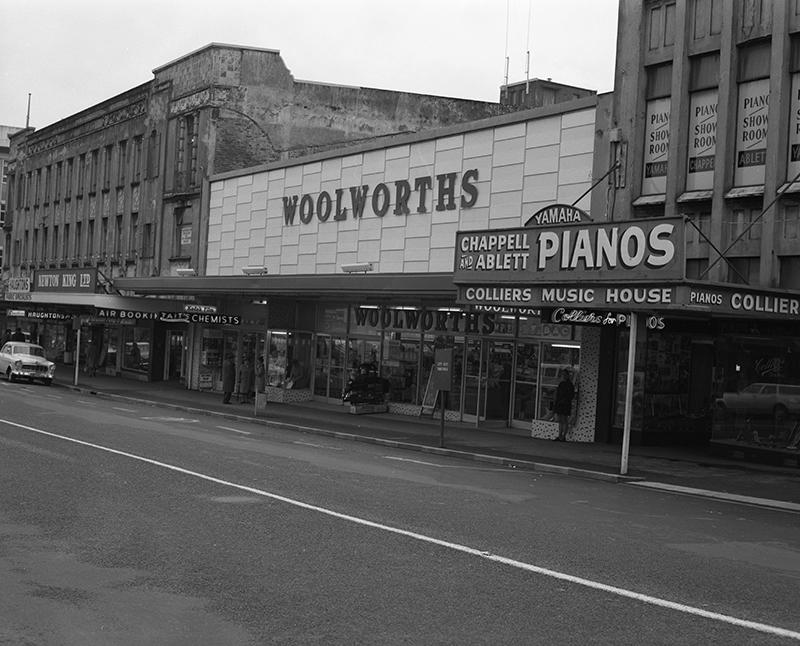 Devon Street West, Streetscape - Puke Ariki