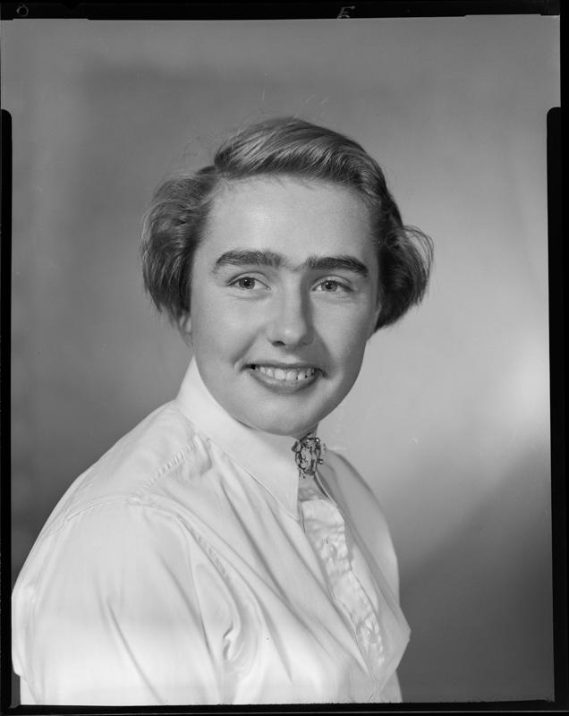 Shute, Woman - Puke Ariki