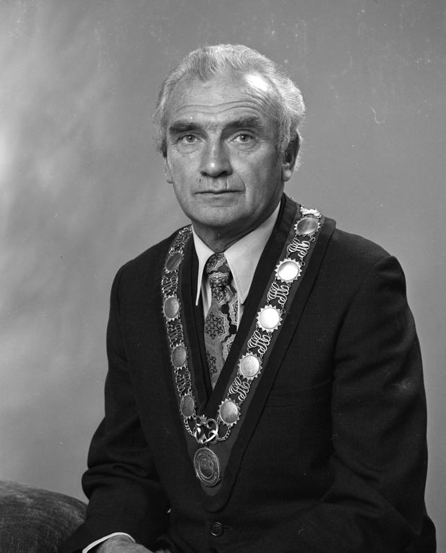 Darcy Richard Crone, Mayor of Inglewood 1971-1986 - Puke Ariki