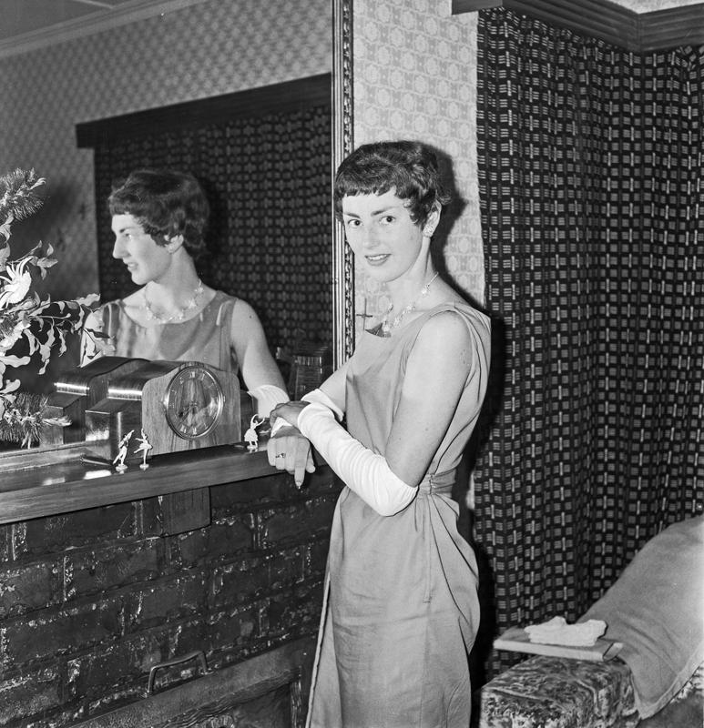 Smallman's Finishing School, Jill Cowan - Puke Ariki