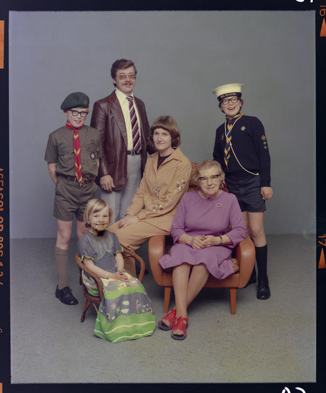 Nield, Family Group - Puke Ariki