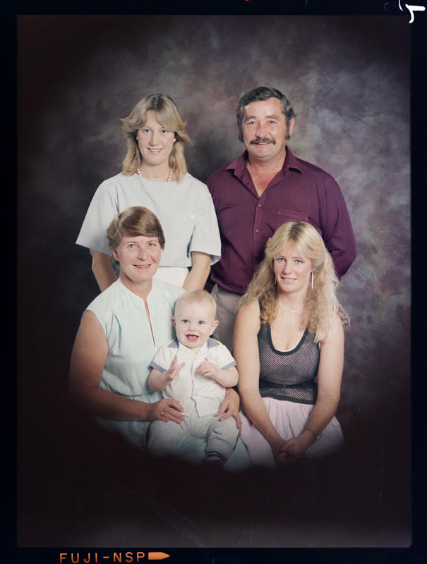 Rowlands, family group - Puke Ariki