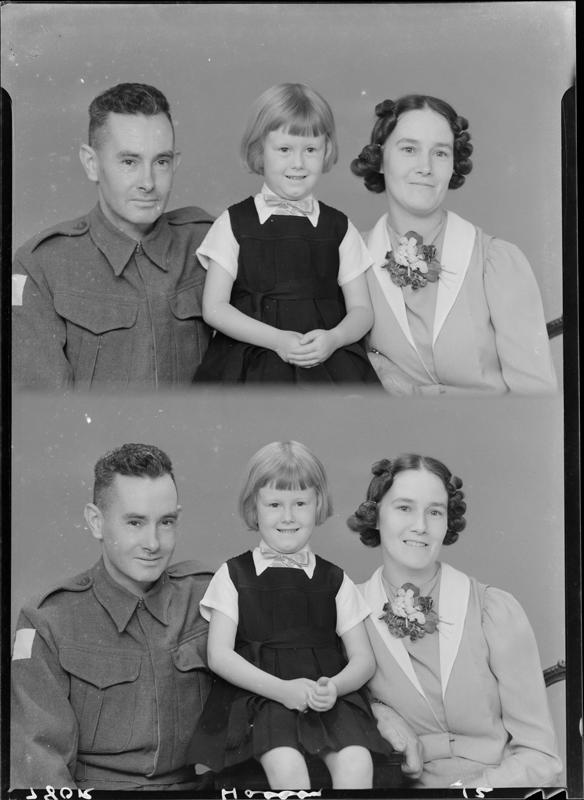 Holley, Family Group - Puke Ariki