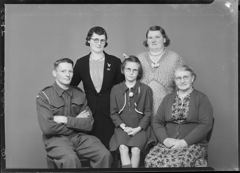 Jordan, Family Group - Puke Ariki