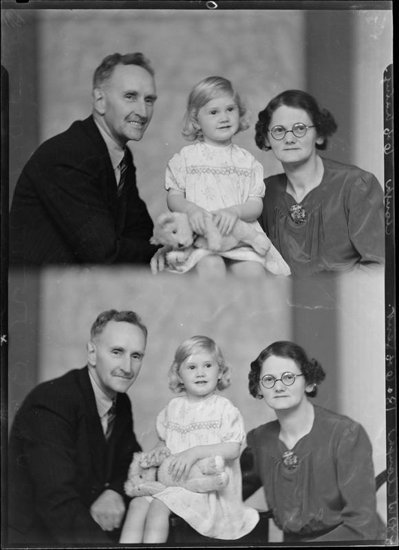 Clough, Family Group - Puke Ariki