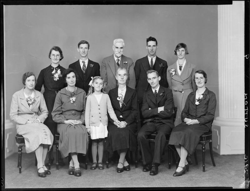 Sutton, Family Group - Puke Ariki