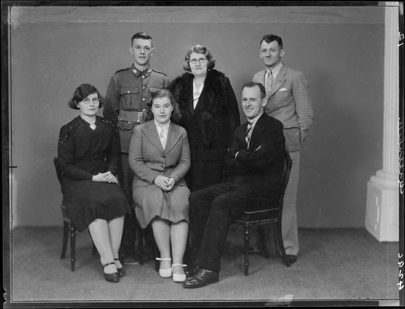 Greenhill, Family Group - Puke Ariki