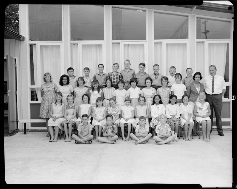 Mimi School, Group. - Puke Ariki