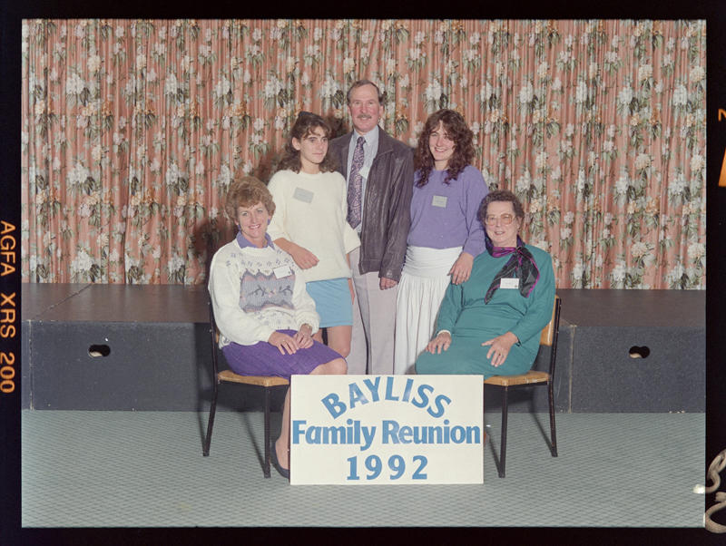 Bayliss, Family Group. - Puke Ariki