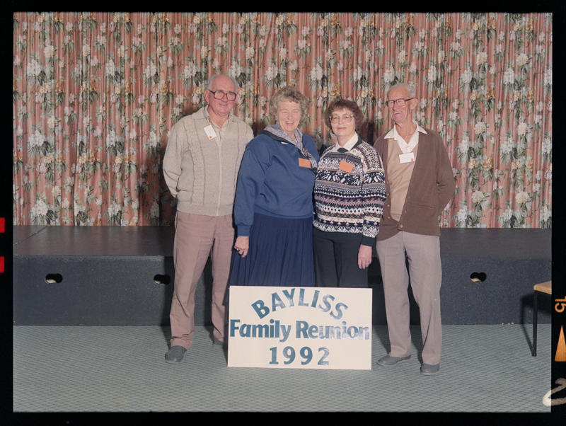 Bayliss, Family Group. - Puke Ariki