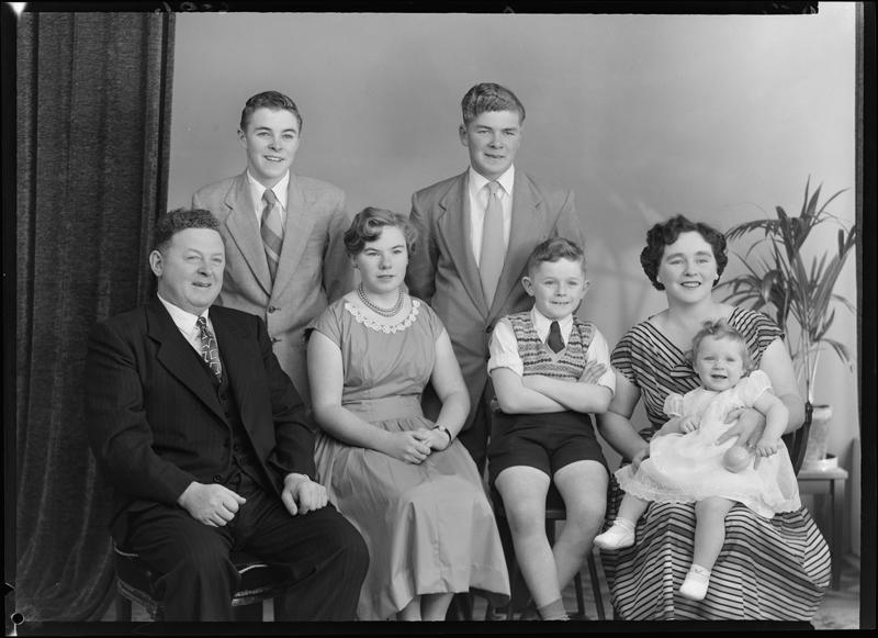 Cook, family group - Puke Ariki