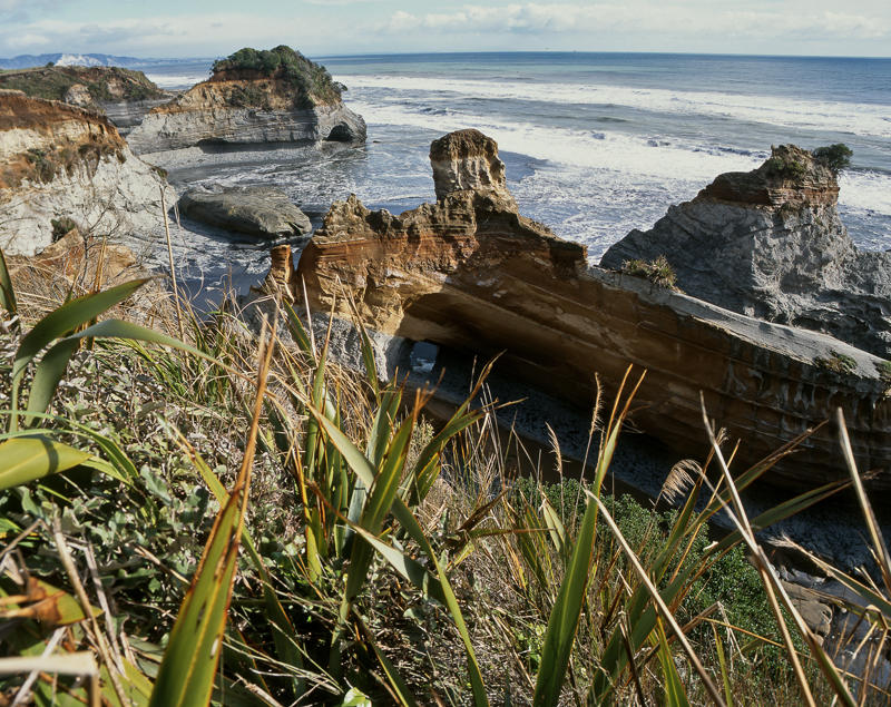 Tongaporutu Coastline - the Keyhole, Te Kawau pa, 16 August 2004 - Puke ...