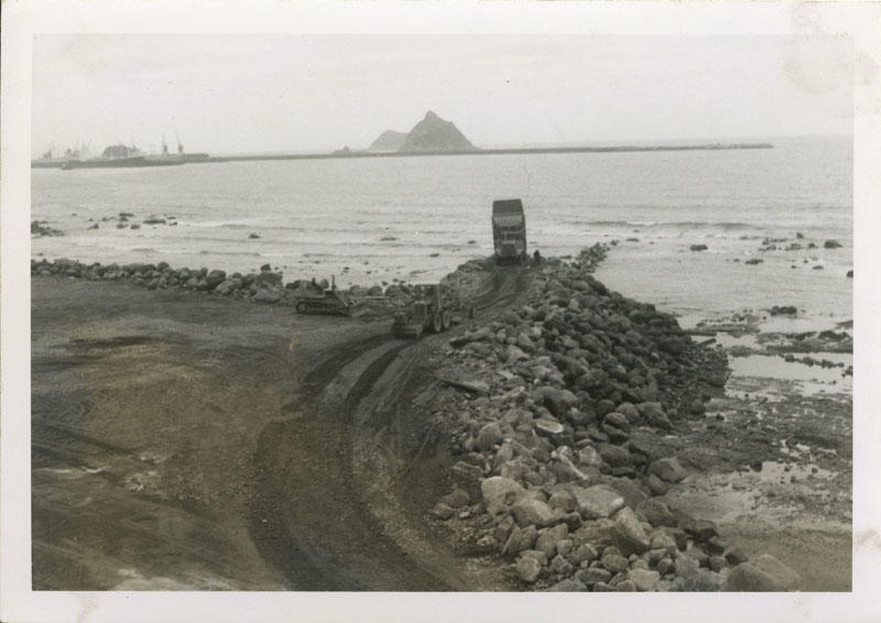 "Lee Breakwater Commencing to Shape Up" - Puke Ariki